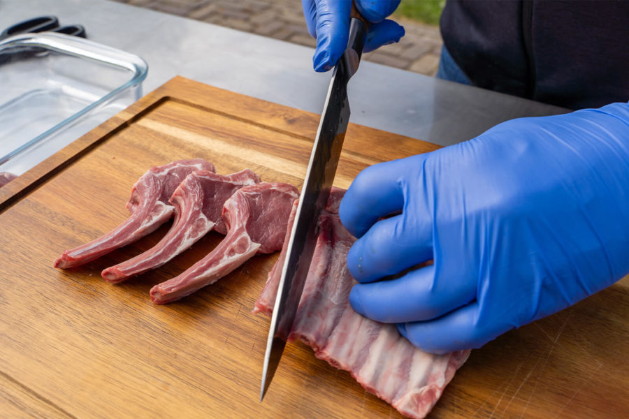 Lamsracks bereiden op de barbecue - VleesFanaat