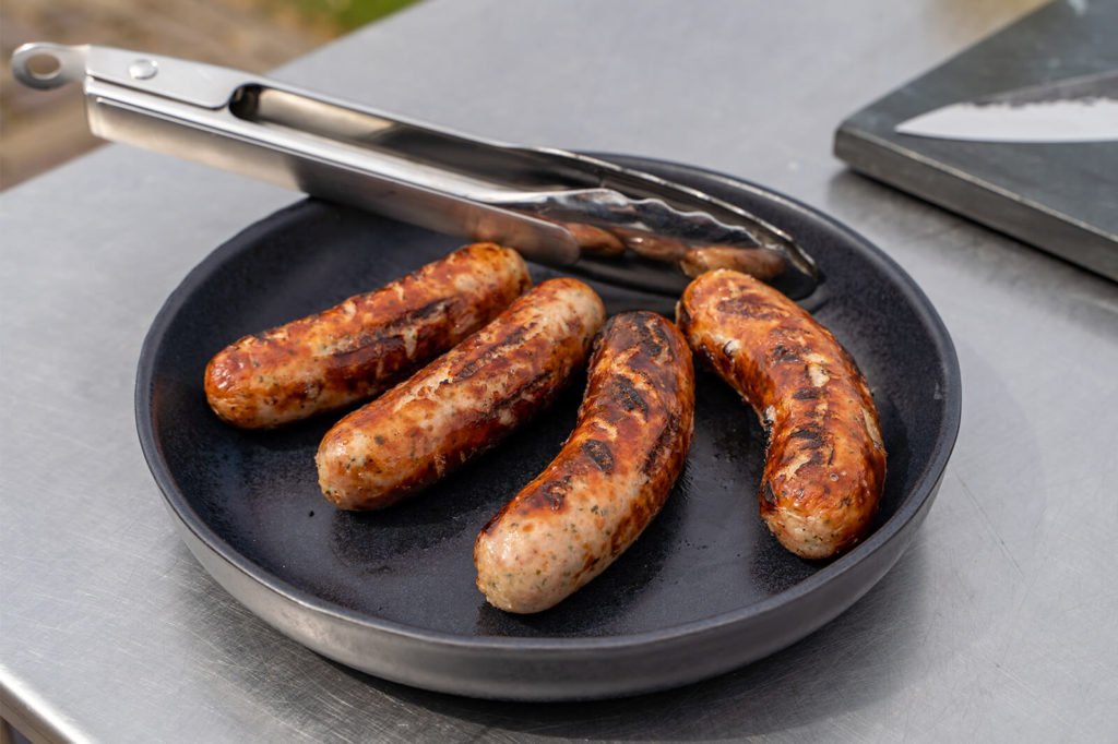 Rustieke worstjes grillen op de barbecue - VleesFanaat